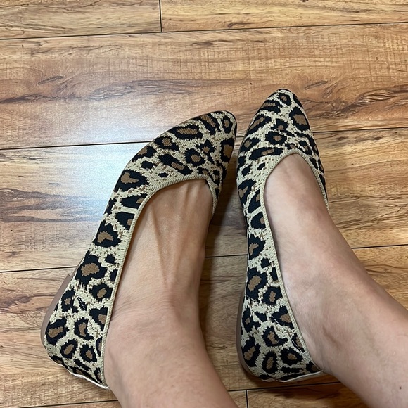 Skechers | Shoes | Skechers Cleo Claw Cheetah Leopard Pointy Flats ...